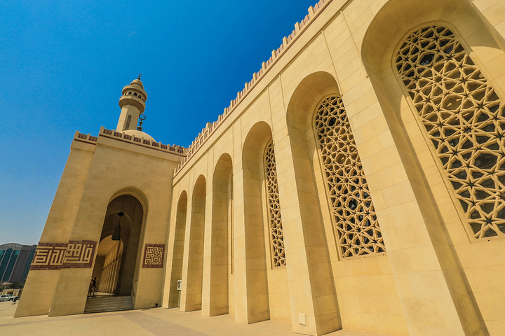 2021麦纳麦大清真寺是唯一带有颜色顶的大清真寺，同时容纳7000人！第二天早上去的大清真寺_法塔赫清真寺-评论-去哪儿攻略