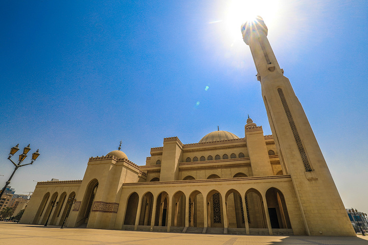 2021麦纳麦大清真寺是唯一带有颜色顶的大清真寺，同时容纳7000人！第二天早上去的大清真寺_法塔赫清真寺-评论-去哪儿攻略