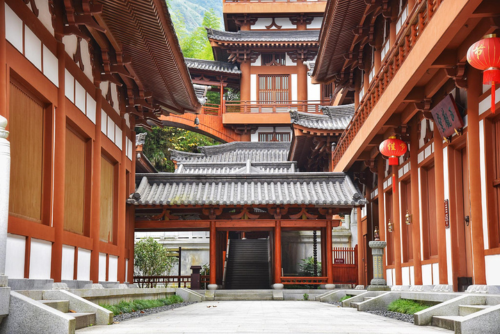 2024安佛寺，和其他地方的寺庙不一样，它只开放了一小部分地方给游客，但依然有很多游人前来参拜。为什么呢_安福寺-评论-去哪儿攻略