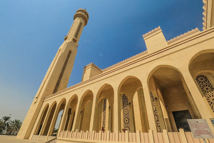 2021麦纳麦大清真寺是唯一带有颜色顶的大清真寺，同时容纳7000人！第二天早上去的大清真寺_法塔赫清真寺-评论-去哪儿攻略