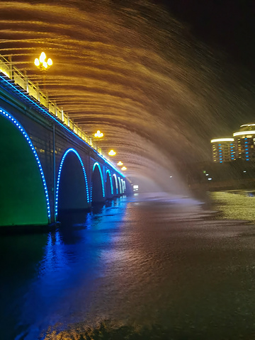 2024让游客体会到穿紫河两岸的无数美妙。而穿紫河游船，来自德国的设计，真心是大气，时尚而且乘坐体验超好_穿紫河游船-评论-去哪儿攻略