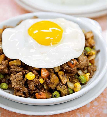 2024免治（Minchi）即指经绞碎后的猪肉或牛肉，是当地家传户晓的土生美食之一。暗藏美食的澳门平民食店_喜莲咖啡面食-评论-去哪儿攻略